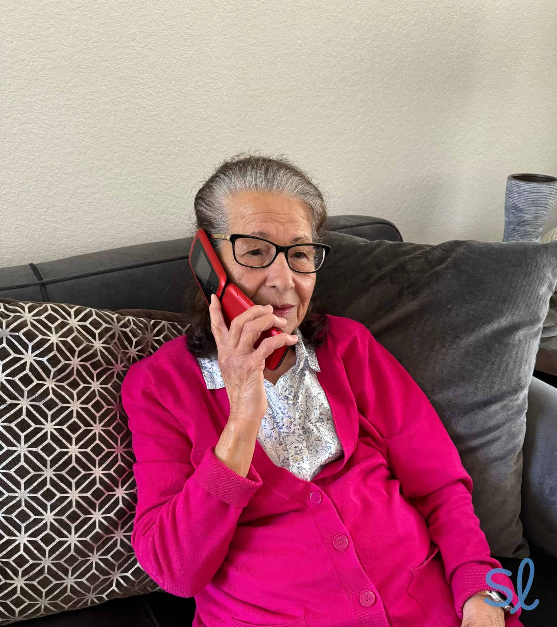 Consumer Cellular vs T-Mobile Comparison 2025